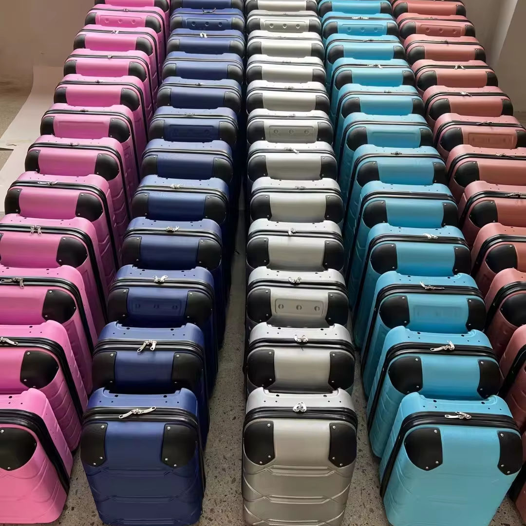 Luggage of mixed styles, negotiable for large quantities – shirley